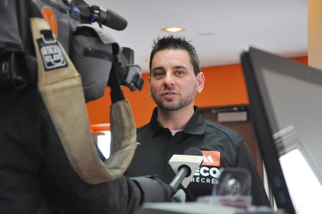 Michel Rousseau garde la tête haute - Le Reflet du Lac