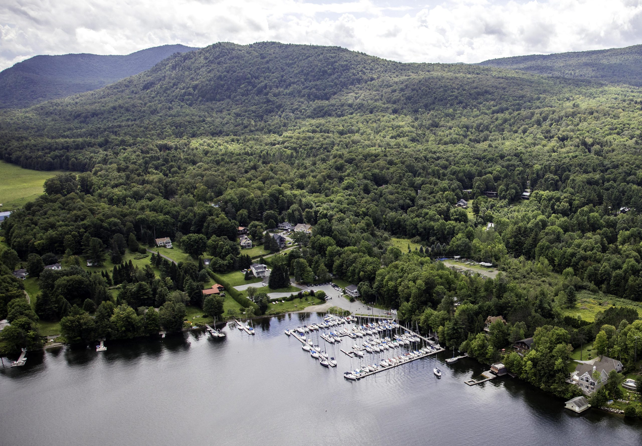 Tensions entre voisins à la Marina Yacht Club St-Benoît - Le Reflet du Lac