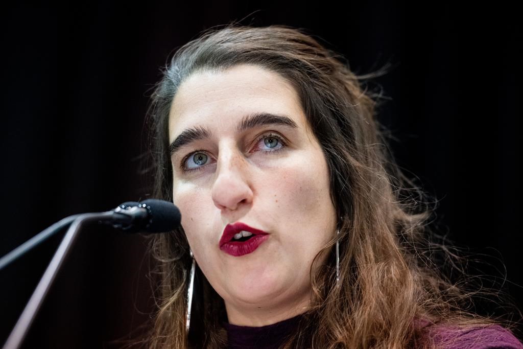 Épuisée, Émilise Lessard-Therrien quitte ses fonctions de porte-parole ...