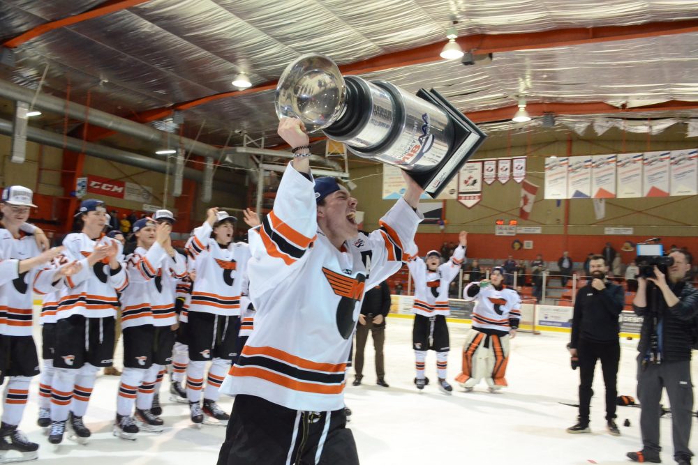 Les Cantonniers remportent leur 5e Coupe Jimmy-Ferrari - Le Reflet du Lac