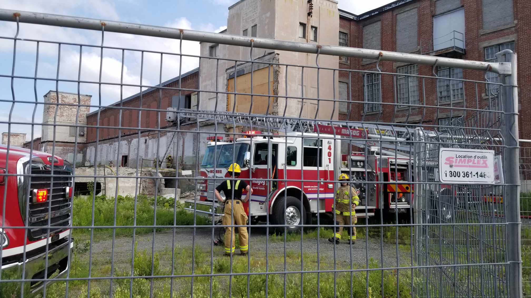 Incendie suspect à l'ancienne Difco de Magog - Le Reflet du Lac