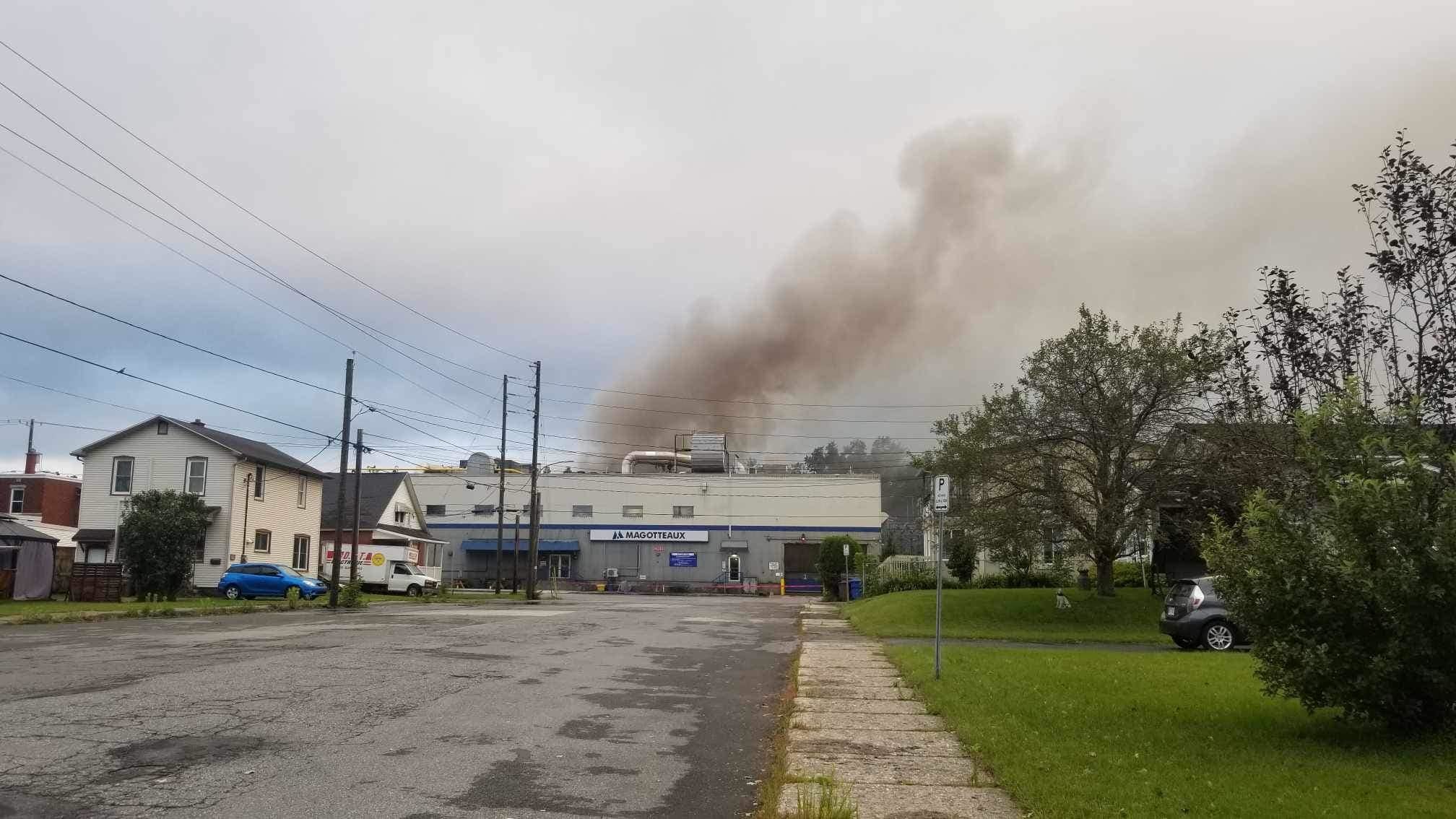 Un incendie fait rage à l'usine Magotteaux - Le Reflet du Lac