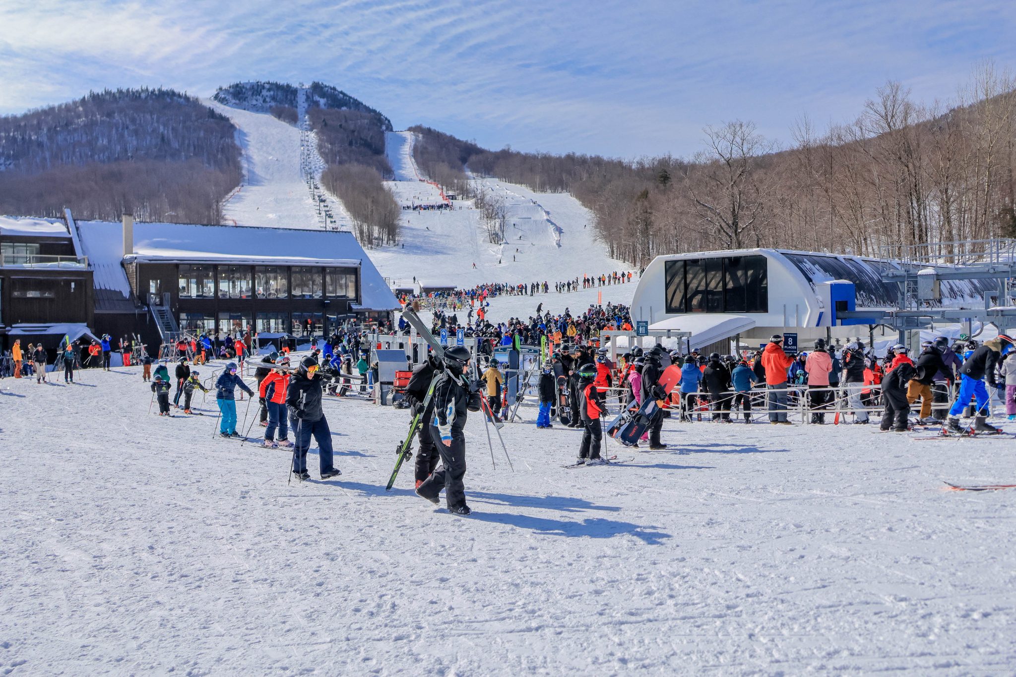 Des conditions rêvées et des skieurs par milliers au Mont-Orford - Le ...
